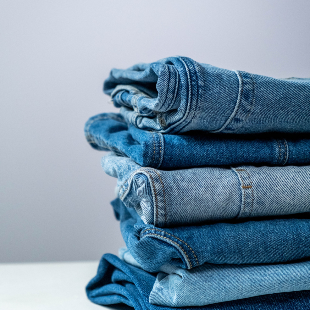 How to Repair and Upcycle Old Jeans - T A L Ú