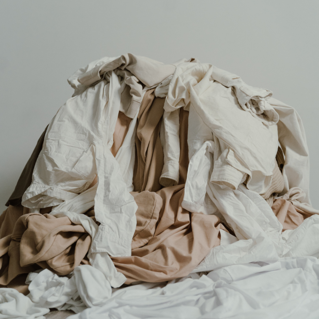 Como reciclar ropa para dar una nueva vida a tus prendas - T A L Ú